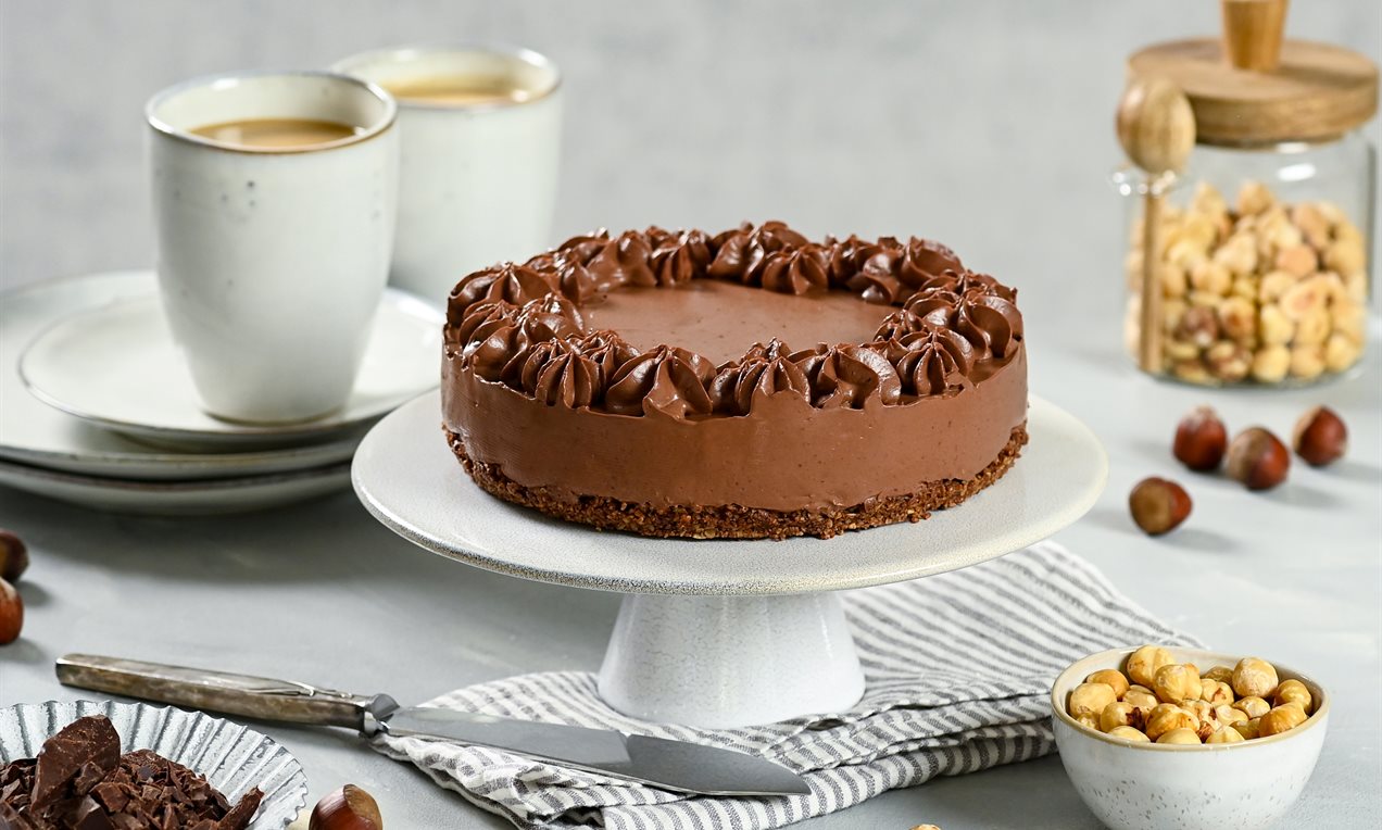 Vegan Chocolate Mousse Birthday Cake Recipe | Dr. Oetker